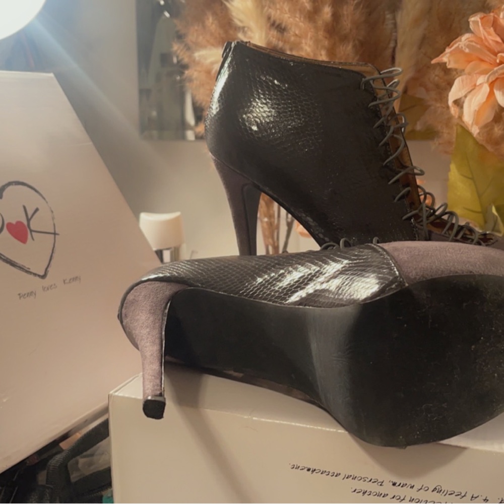 5 Inch Heel With 1 1/2 Platform. - Gem